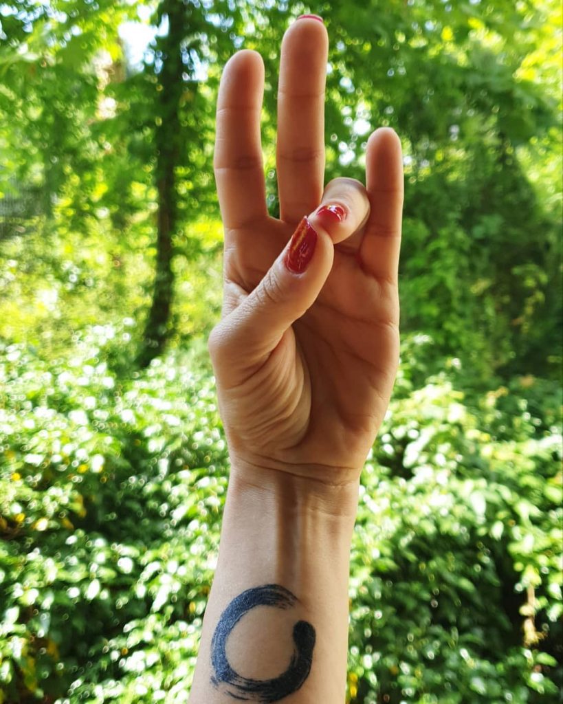 8+ Different Mudra Hand Positions For Meditation - TheMeditationGuides
